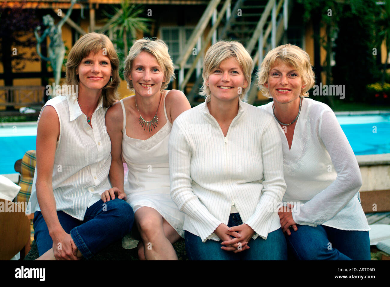Women as sisters hi-res stock photography and images - Alamy