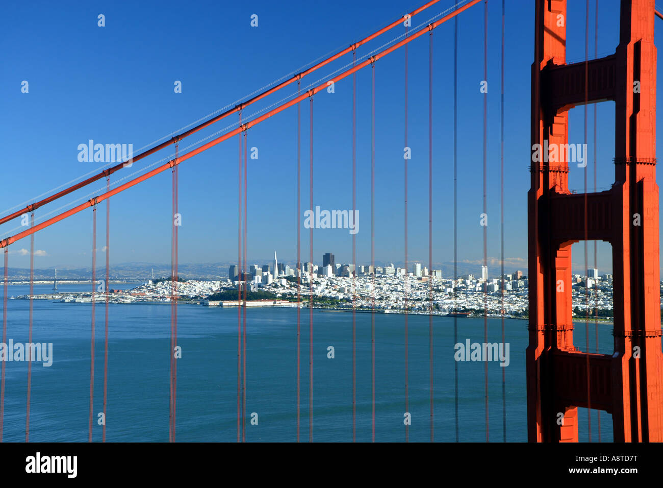 World renowned golden gate bridge hi-res stock photography and images ...