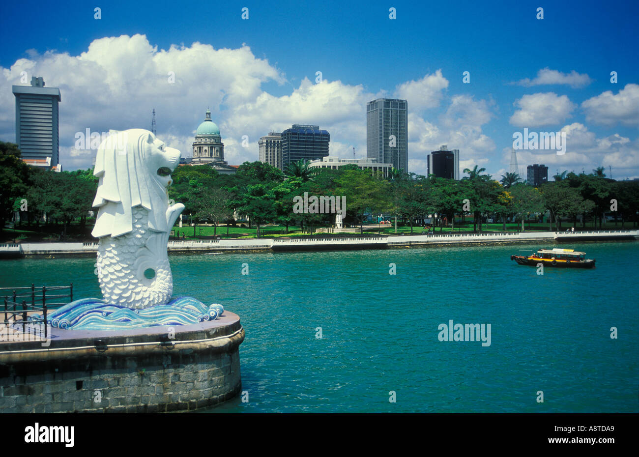 Merlion the symbol of Singapore against backdrop of the skyline South ...