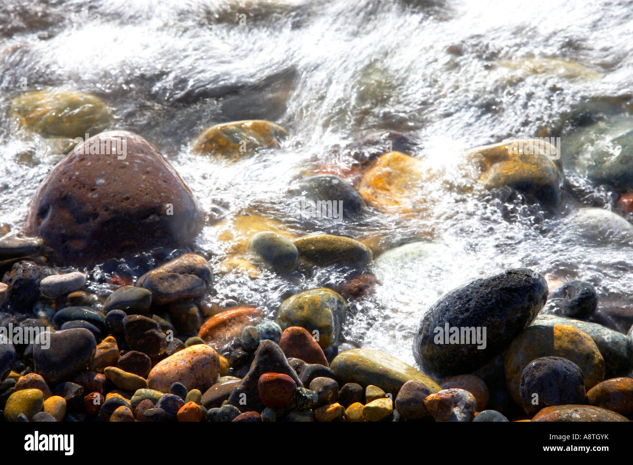 Pebbles on stream bed hi-res stock photography and images - Alamy