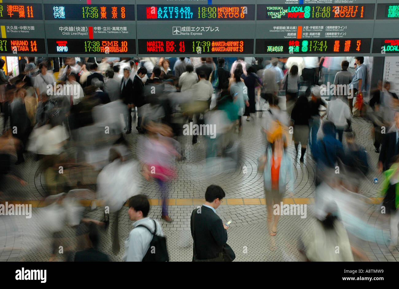 Rush hour jr shinjuku railway hi-res stock photography and images - Alamy