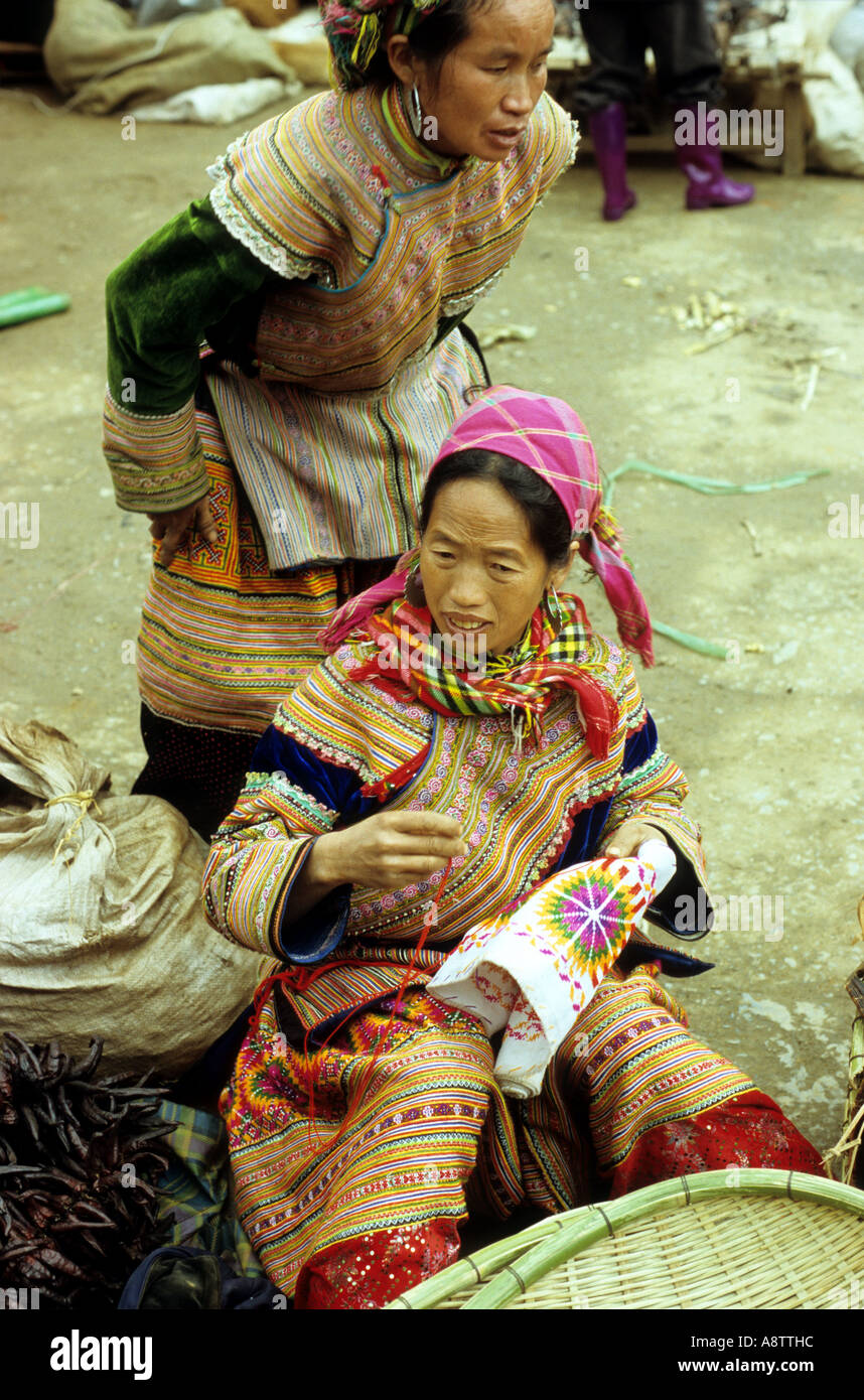 Hmong woman sewing hi-res stock photography and images - Alamy