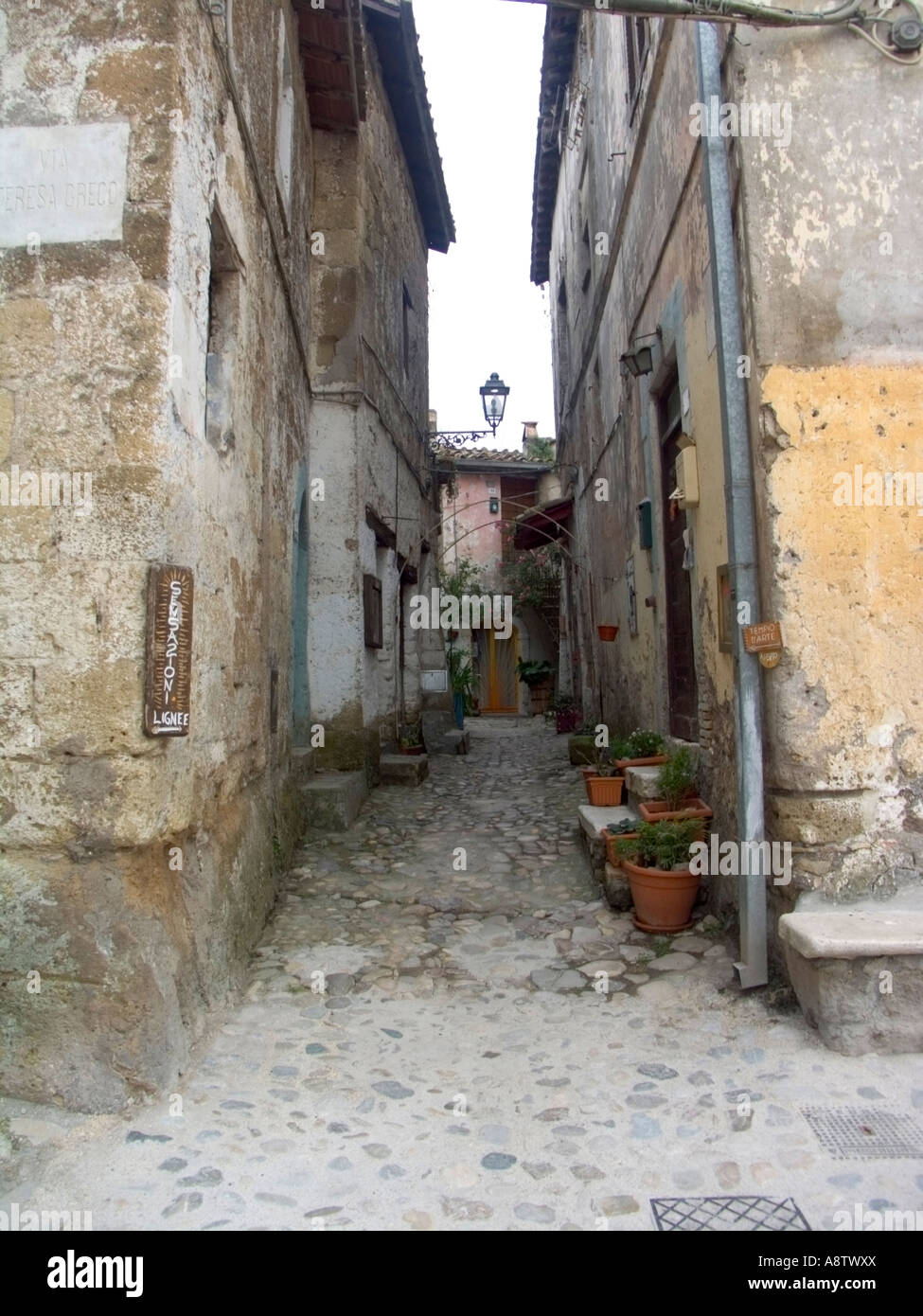 Calcata vecchia hi-res stock photography and images - Alamy