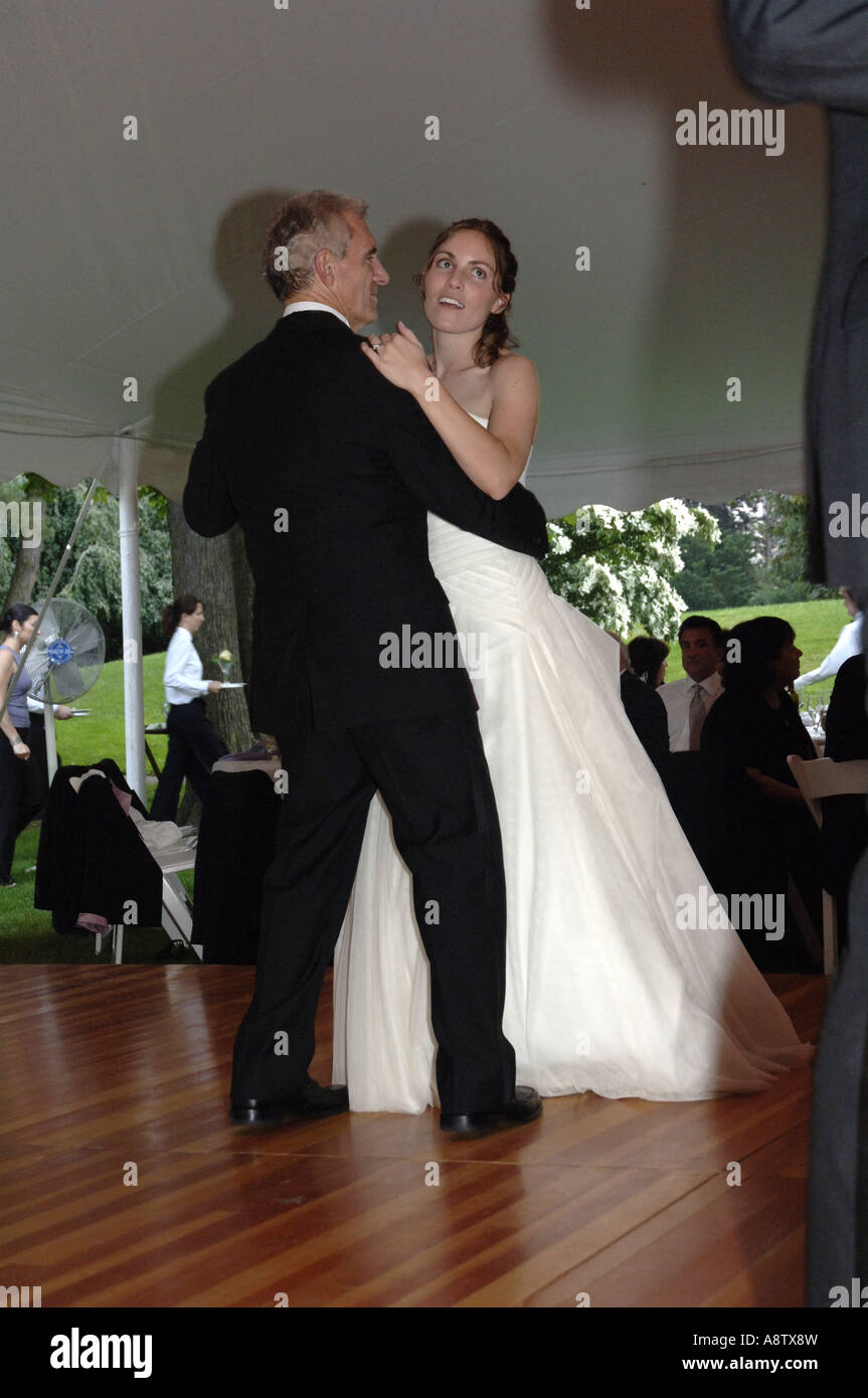 Father daughter wedding dance hi-res stock photography and images - Alamy
