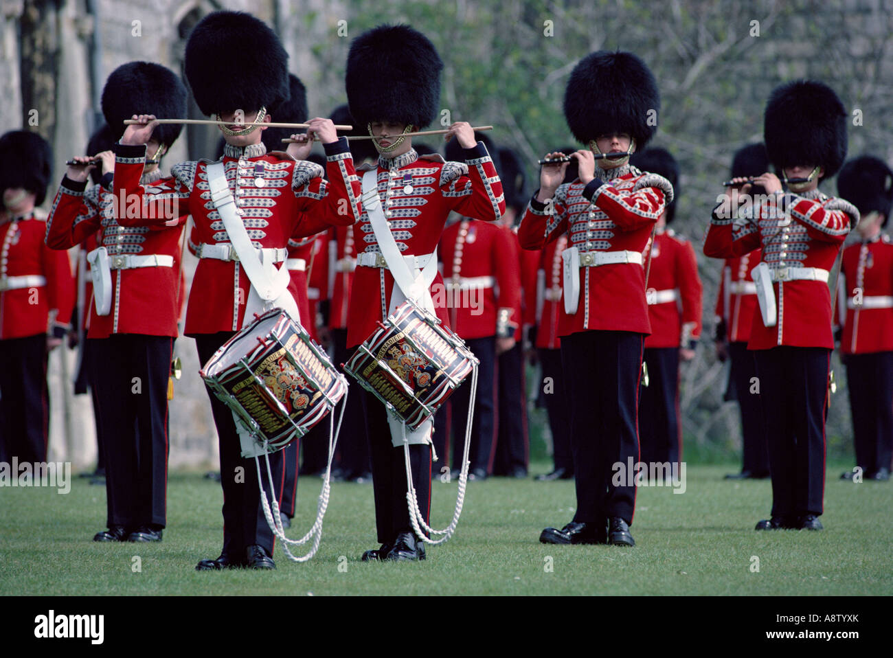 Changing the guard hi-res stock photography and images - Alamy