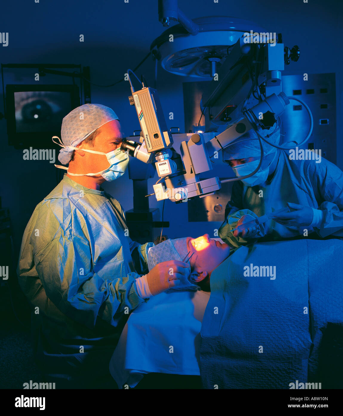 Detached retina hi-res stock photography and images - Alamy