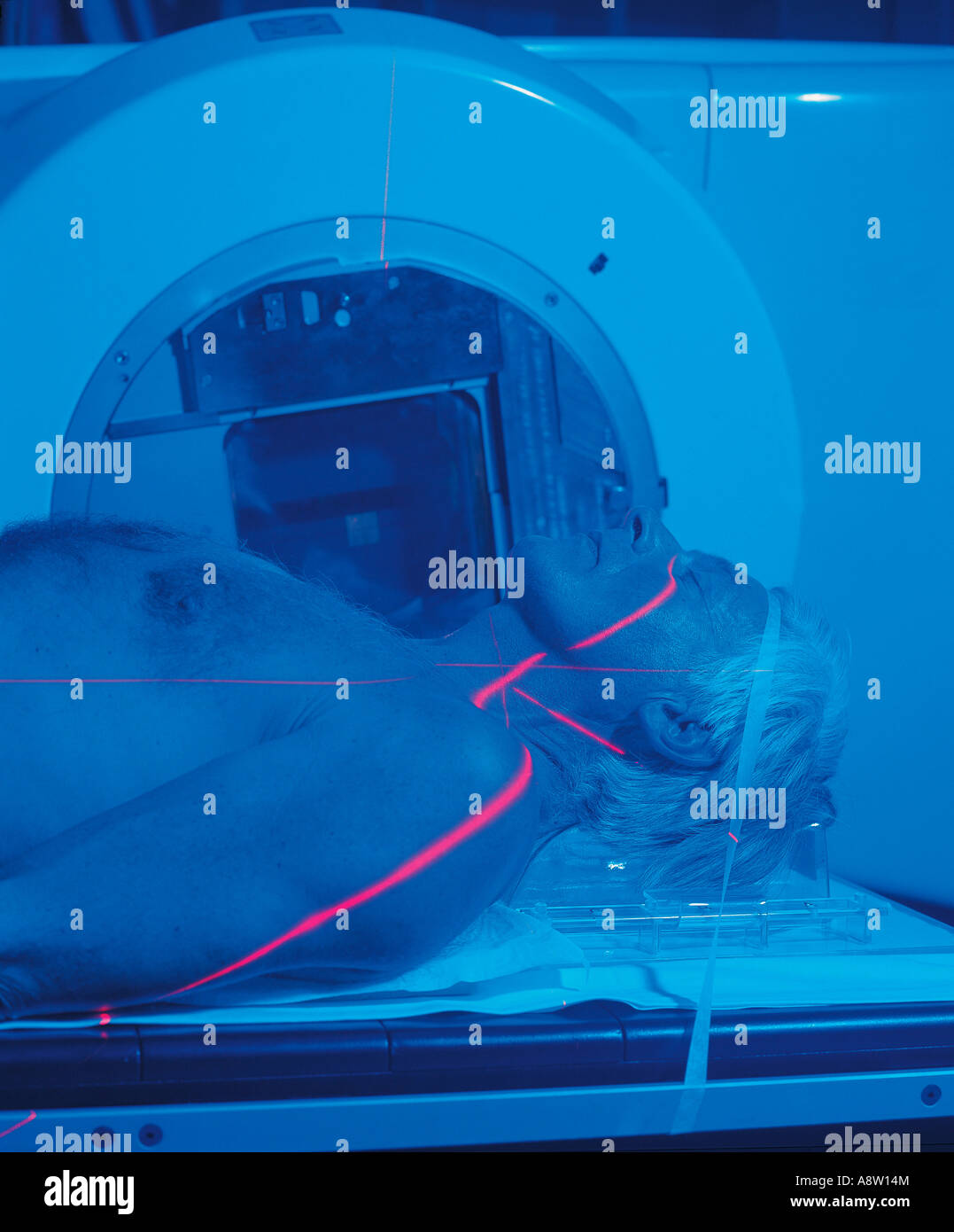 Radiotherapy machine hi-res stock photography and images - Alamy