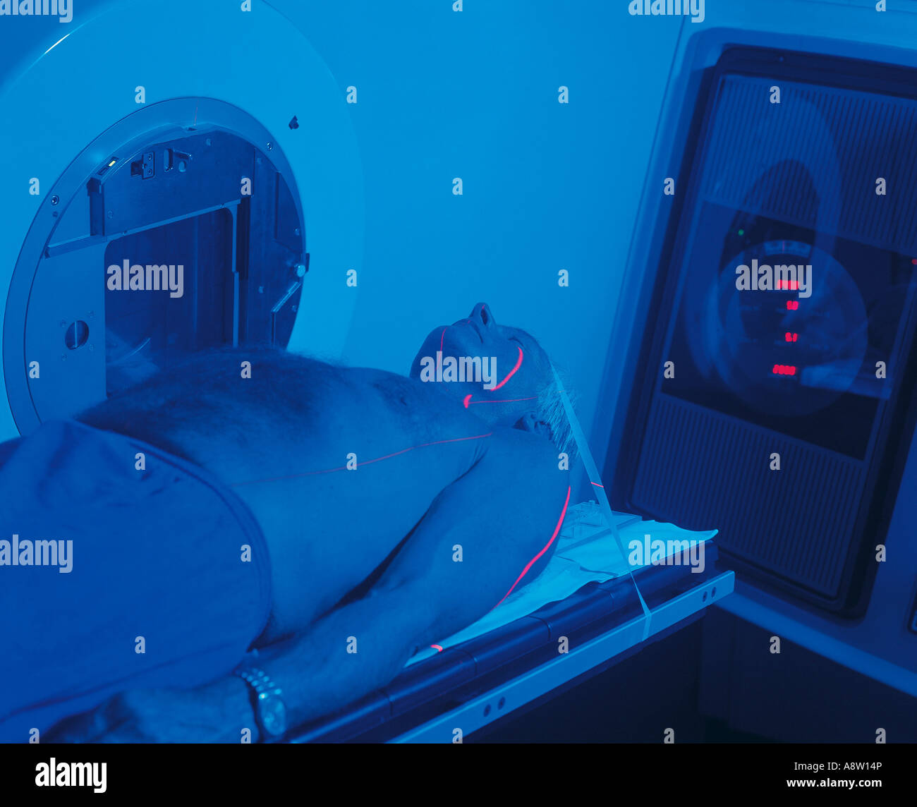 Radiotherapy machine hi-res stock photography and images - Alamy