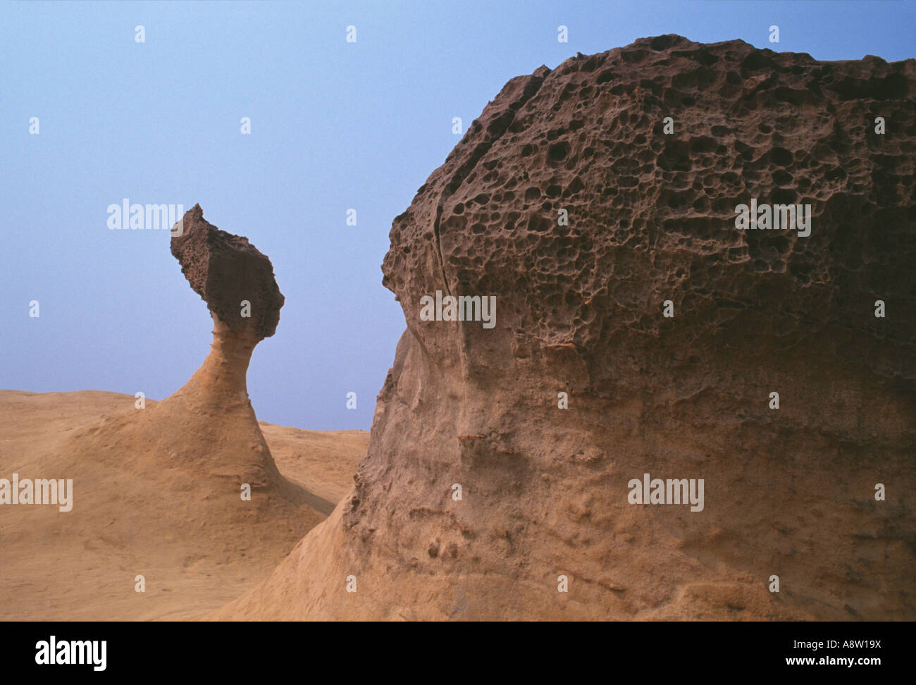 Taiwan queens head rock formation hi-res stock photography and images ...