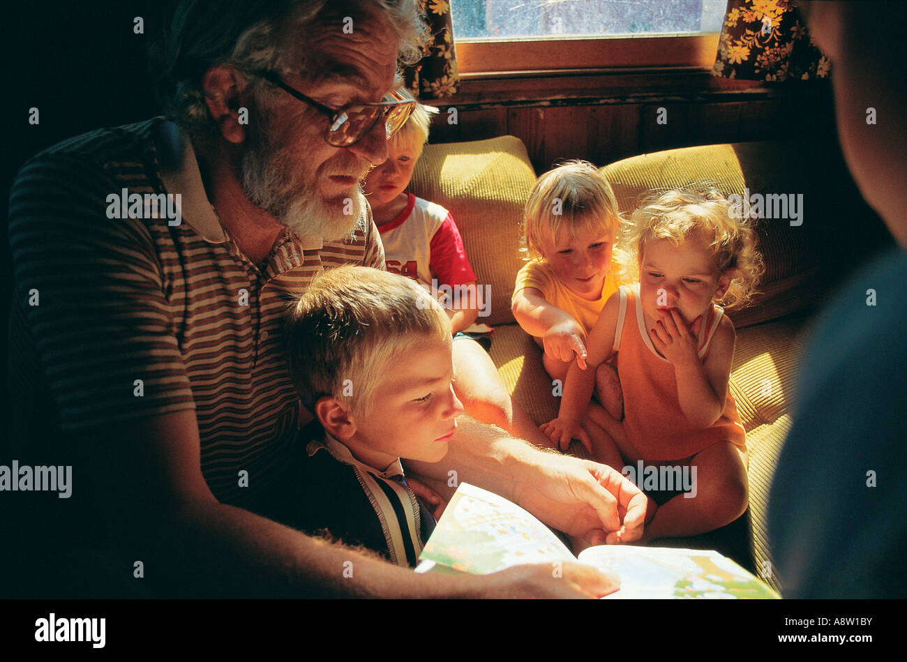 Grandfather telling story hi-res stock photography and images - Alamy