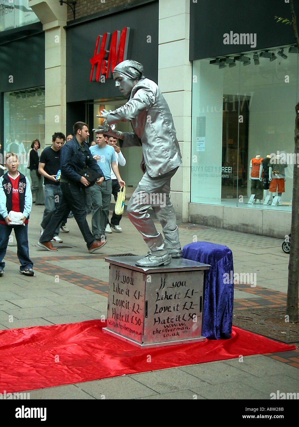 Silverman street performer in Nottingham Stock Photo - Alamy