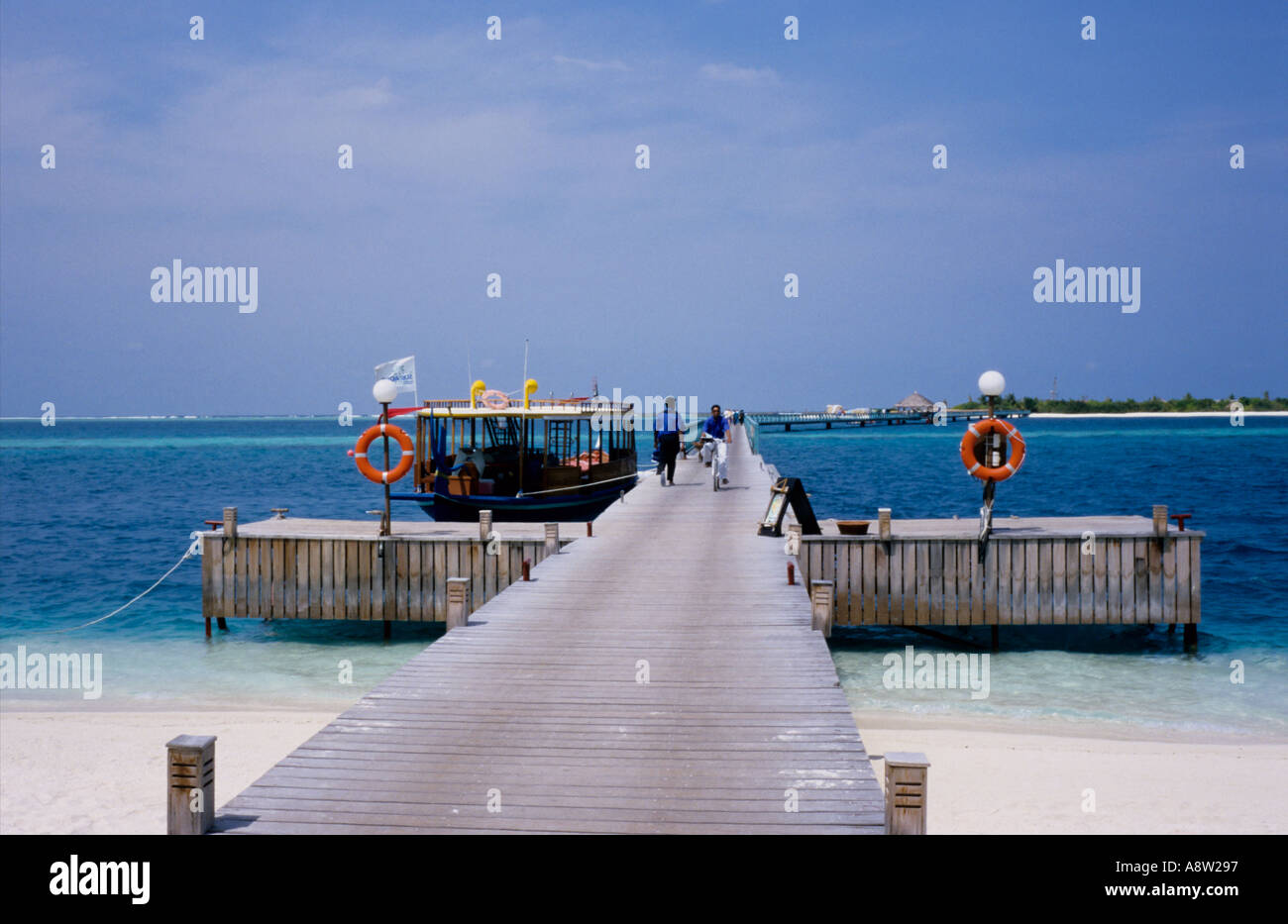 Jetty on Hilton Rangali island in the Maldives Stock Photo - Alamy
