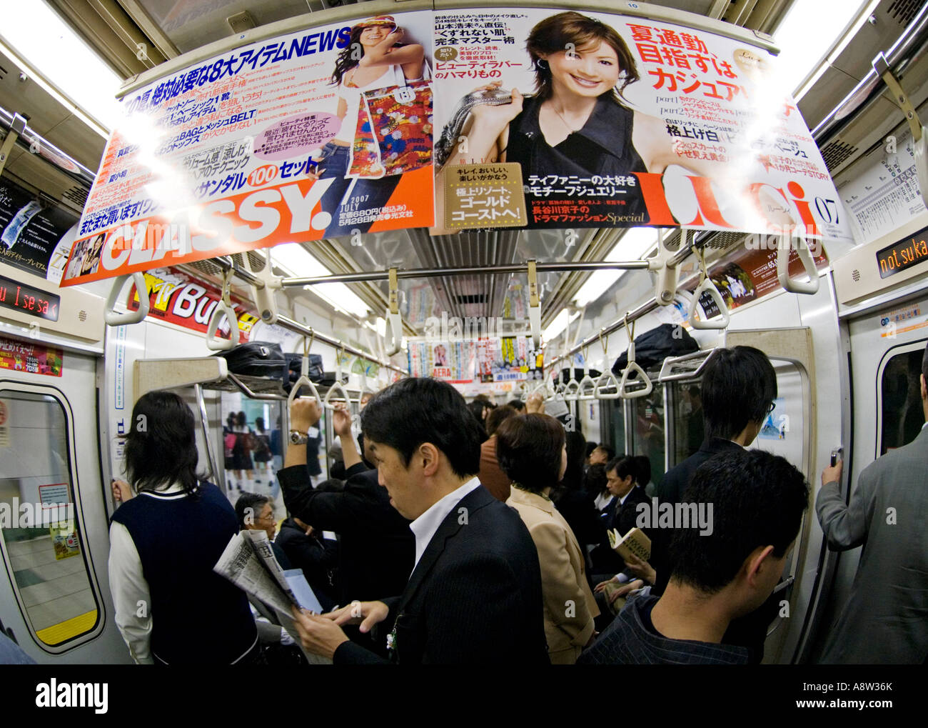 Interior of crowded subway carriage in Tokyo 2007 Stock Photo - Alamy