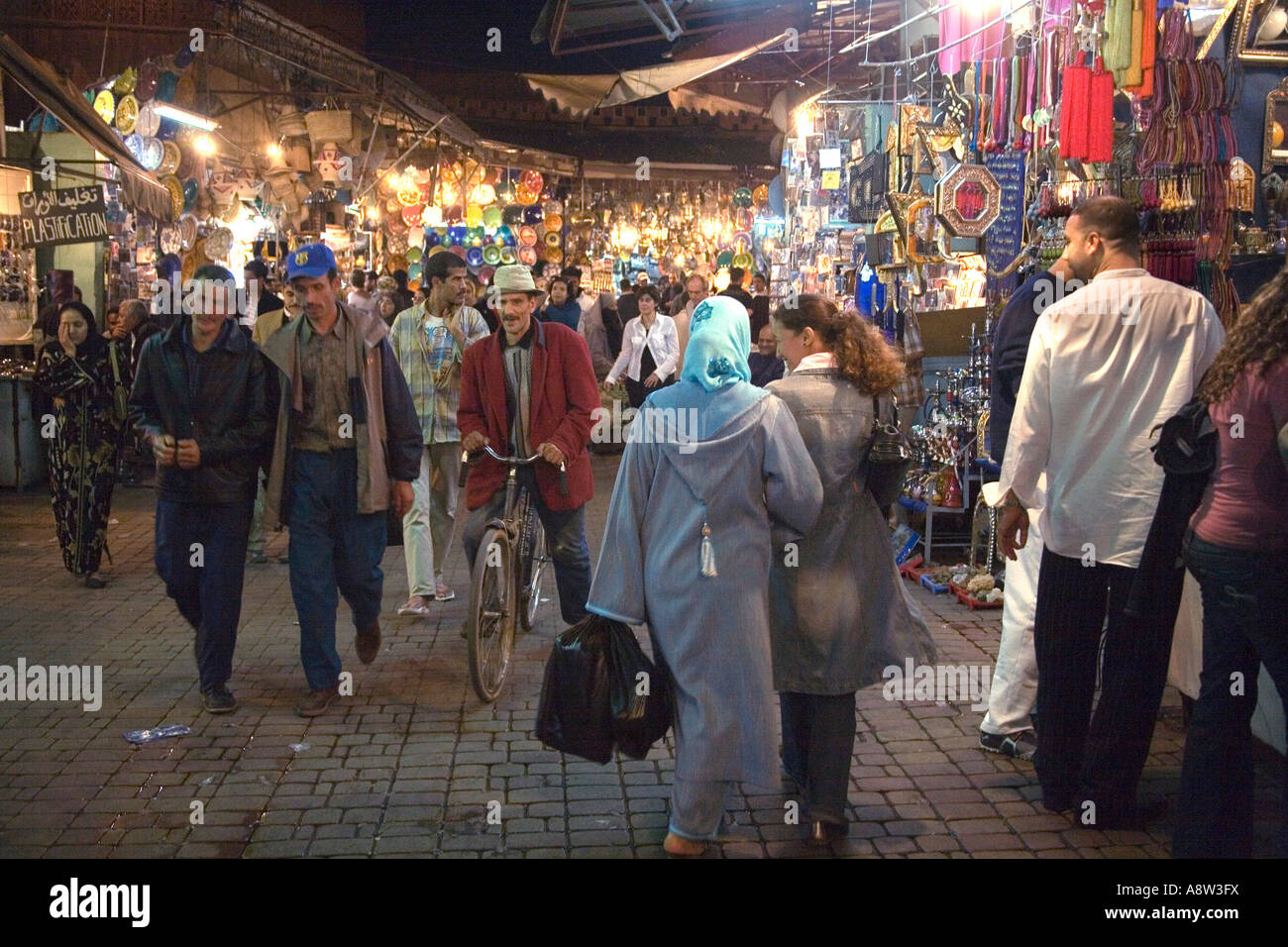 Shaded souk hi-res stock photography and images - Alamy