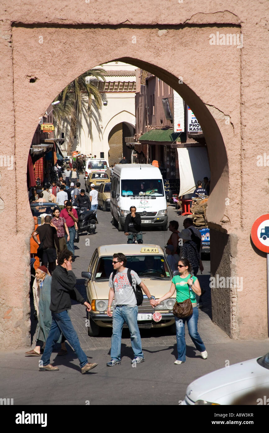 Marrakech street and arch Morocco Stock Photo - Alamy