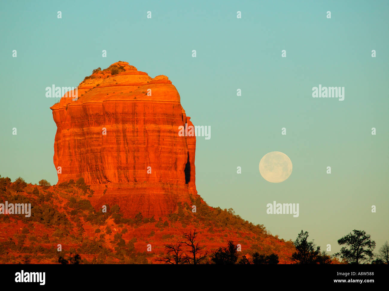 Moon setting at sunrise and Cathedral Rock Sedona Arizona Stock Photo ...