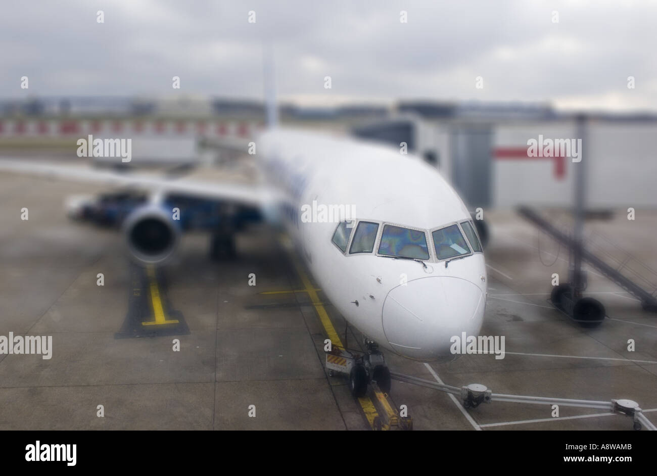Grey aircraft fuselage hi-res stock photography and images - Alamy