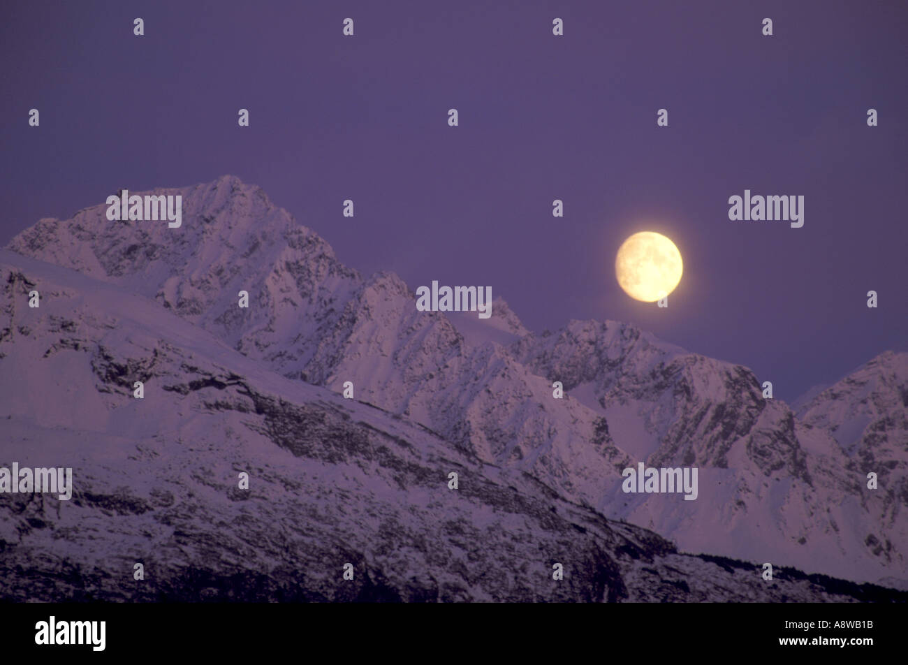 Full moon setting over rocky hi-res stock photography and images - Alamy
