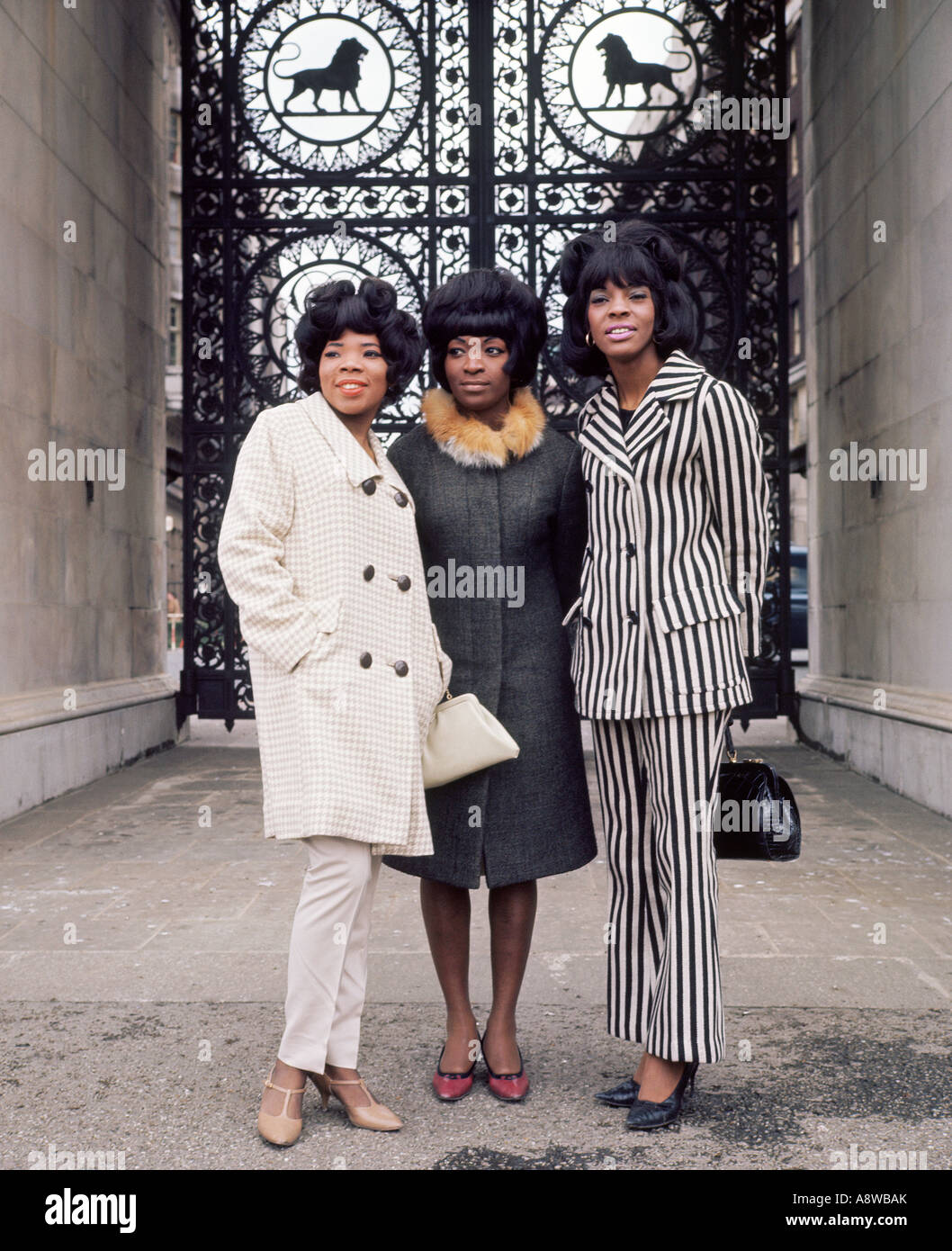 MARTHA REEVES AND THE VANDELLAS - US pop group in London in 1968 from l ...