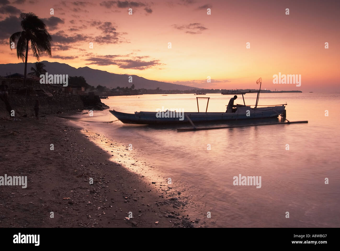 Low profile boat hi-res stock photography and images - Alamy