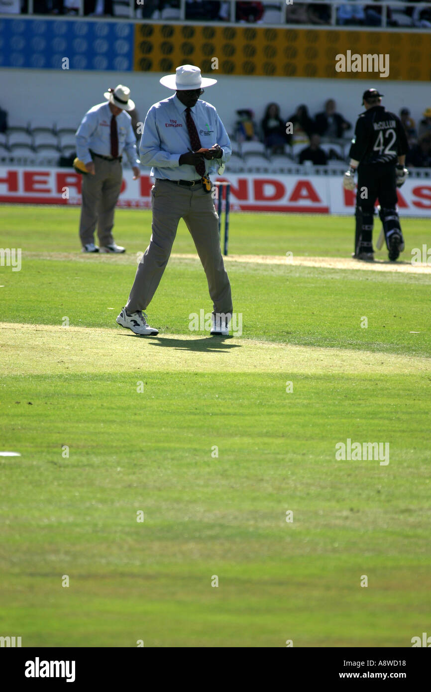 Umpire Steve Bucknor Australia v New Zealand ICC Champions Trophy 16 ...