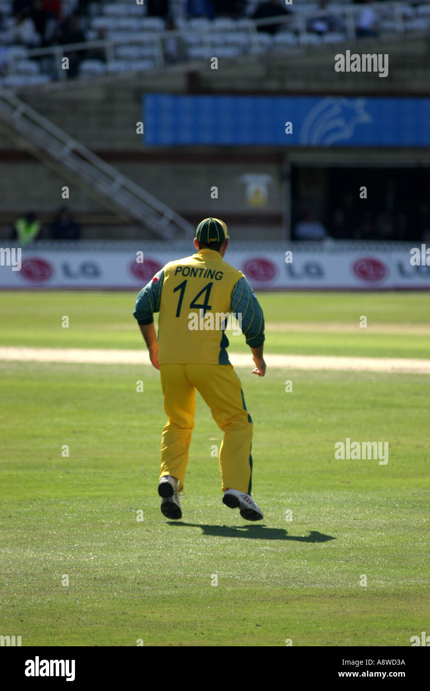 Ricky Ponting fielding Australia v New Zealand ICC Champions Trophy 16 ...
