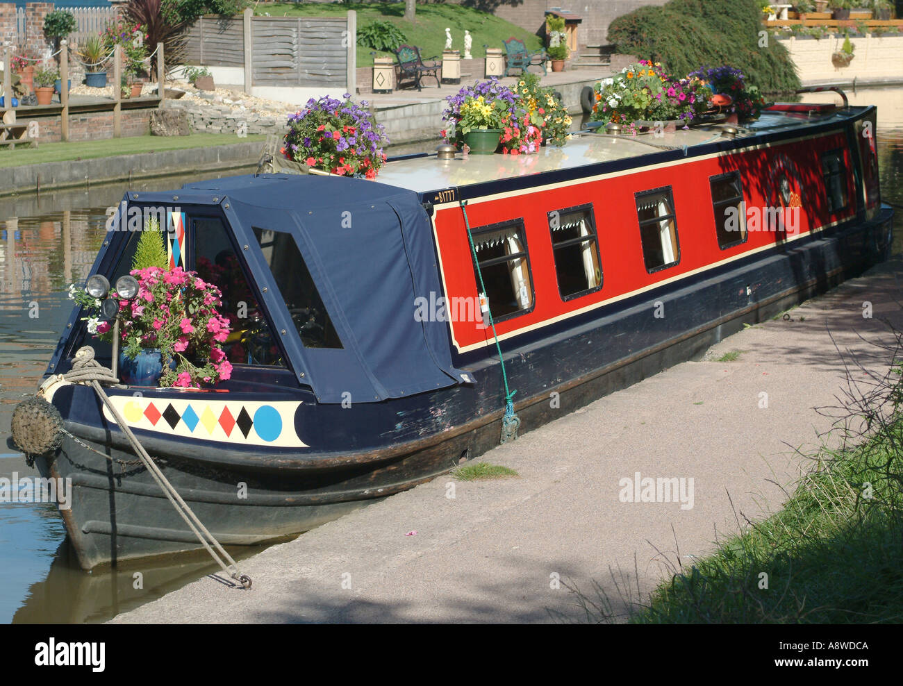 Trent and mersey canal towpath hi-res stock photography and images - Alamy