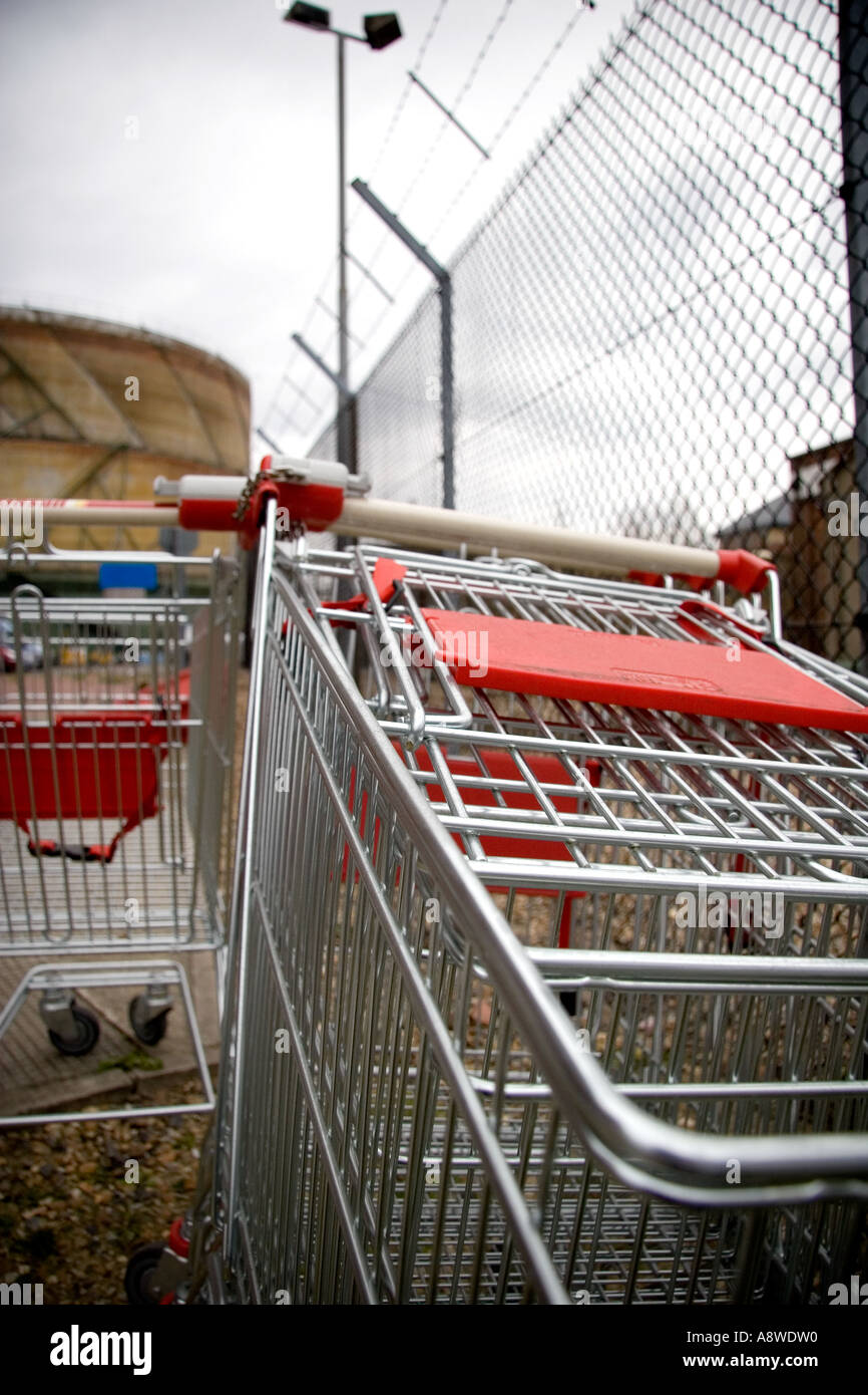 Dumped trollies hi-res stock photography and images - Alamy