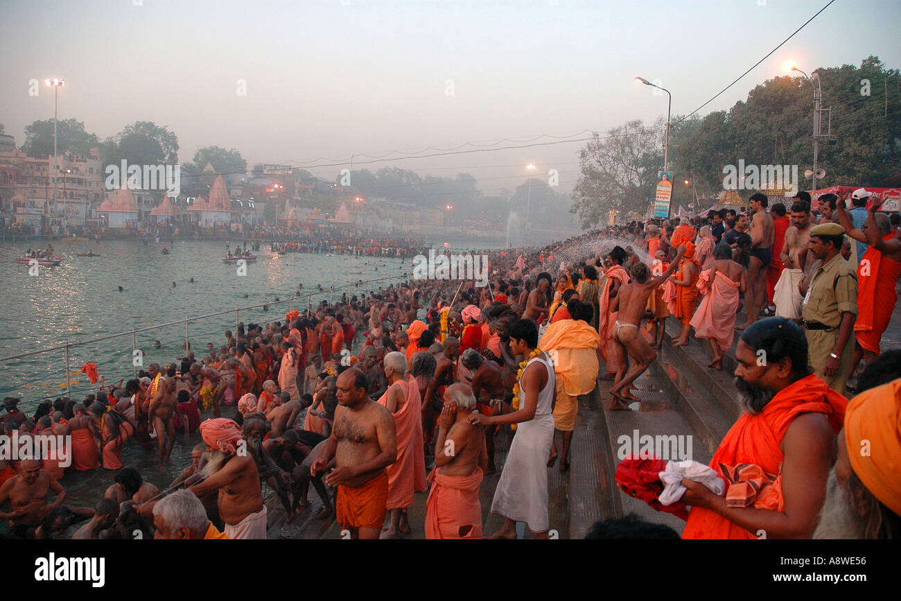 Kumbh mela crowds hi-res stock photography and images - Alamy