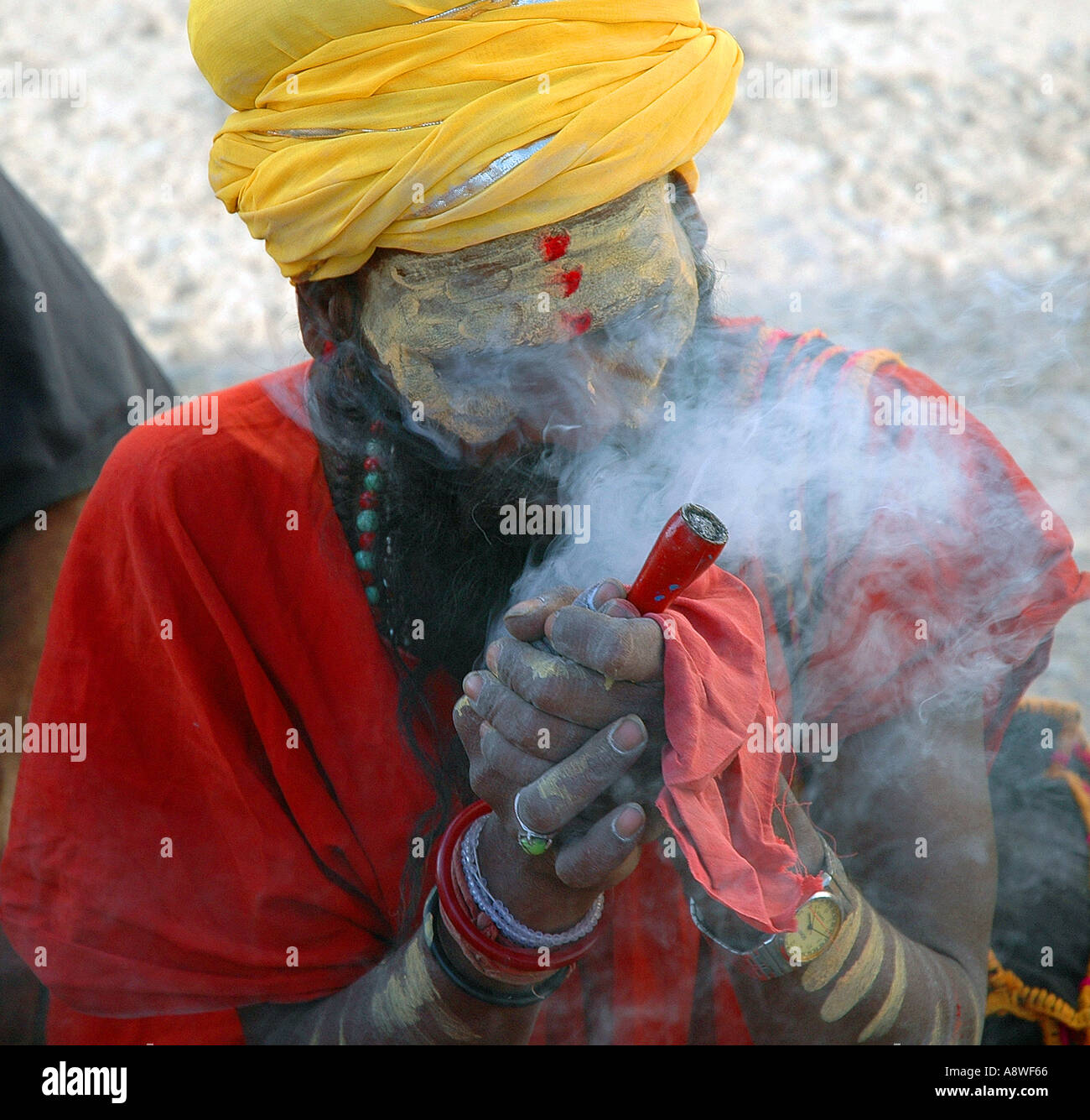 Sadhu smoking chillum india hi-res stock photography and images - Alamy