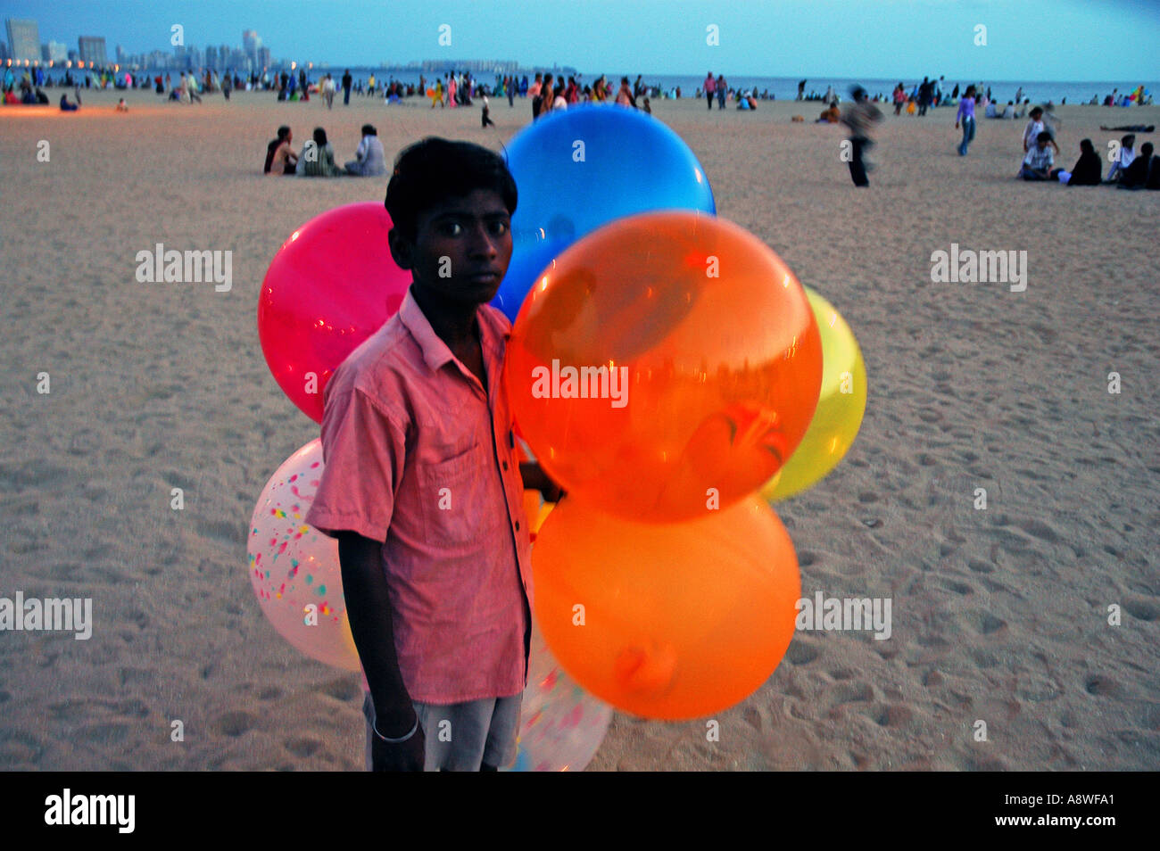 Indian boy selling balloons hi-res stock photography and images - Alamy