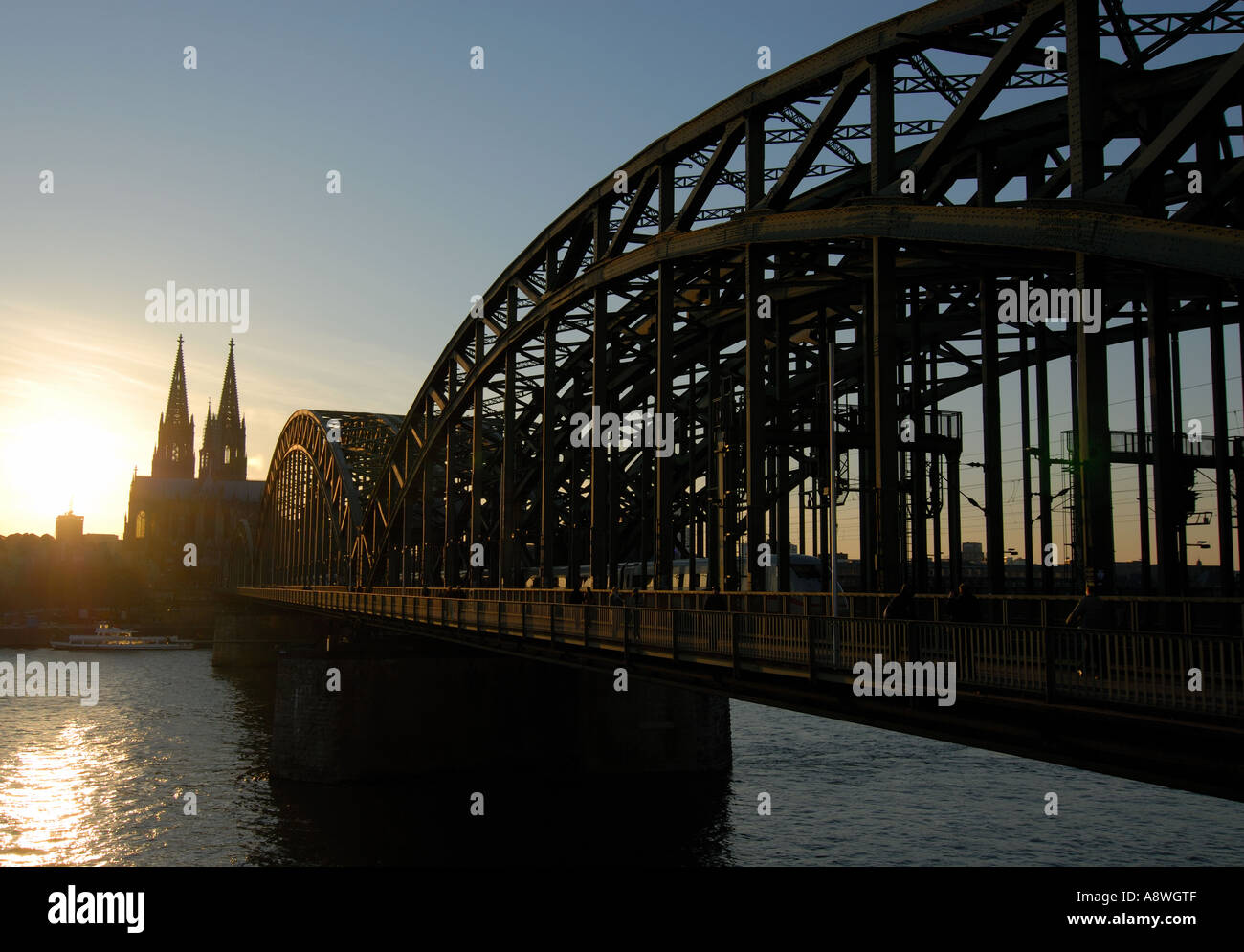 Arches of Hohenzollern iron bridge leading to Cologne Cathedral Stock ...