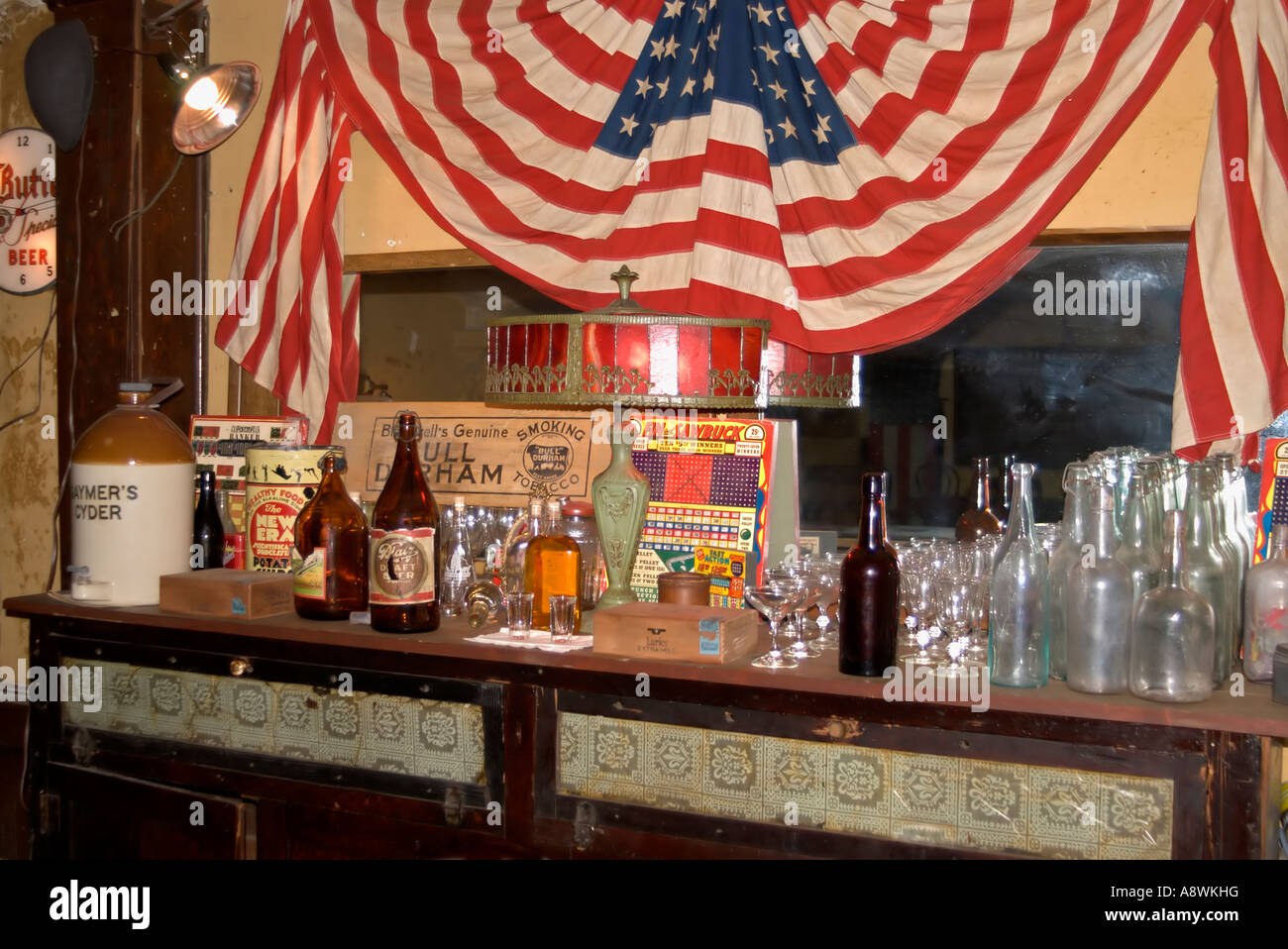 Speakeasy bar 1920s hi-res stock photography and images - Alamy