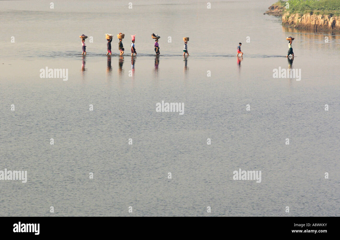 Asia, Myanmar, Pakokku, Burmese crossing Ayeyarwady river Stock Photo ...