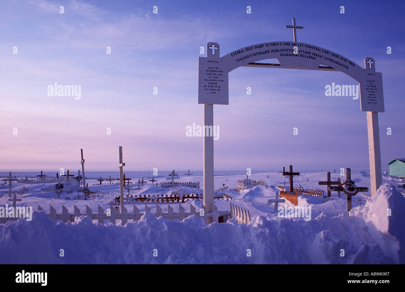 Inuit graveyard hi-res stock photography and images - Alamy
