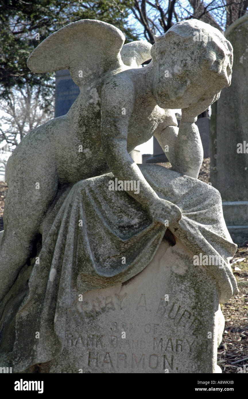 Boy angel death statue hi-res stock photography and images - Alamy