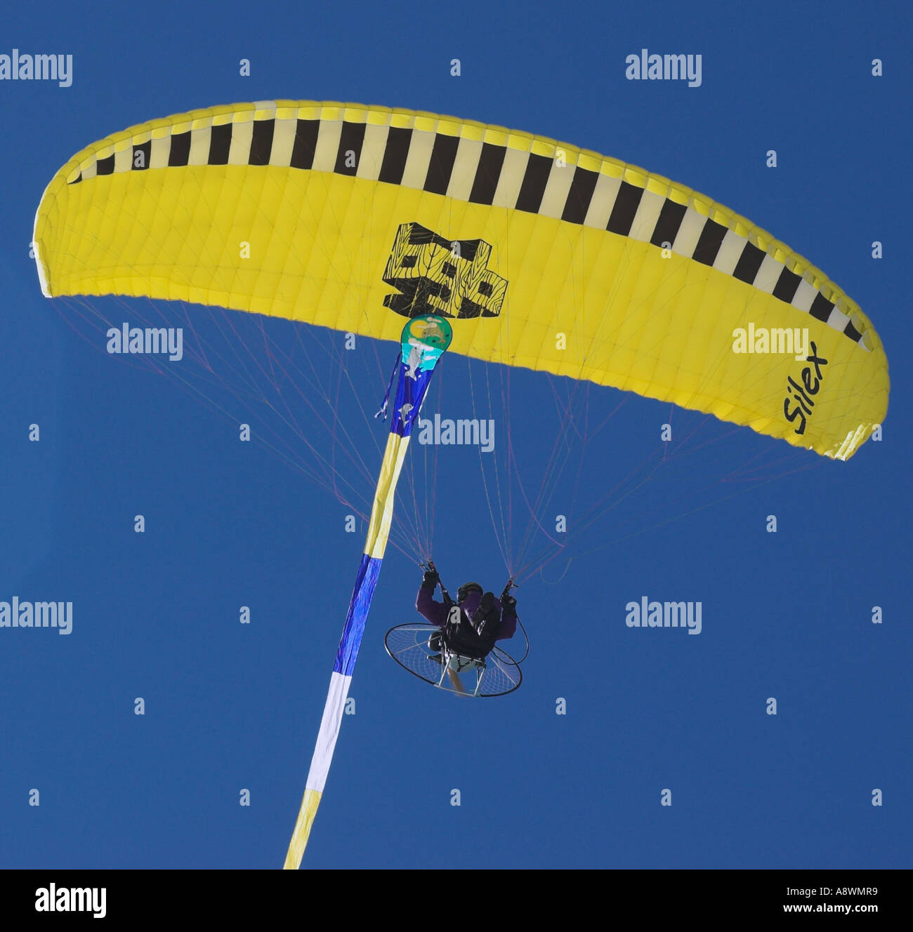 Microlight parachute hi-res stock photography and images - Alamy