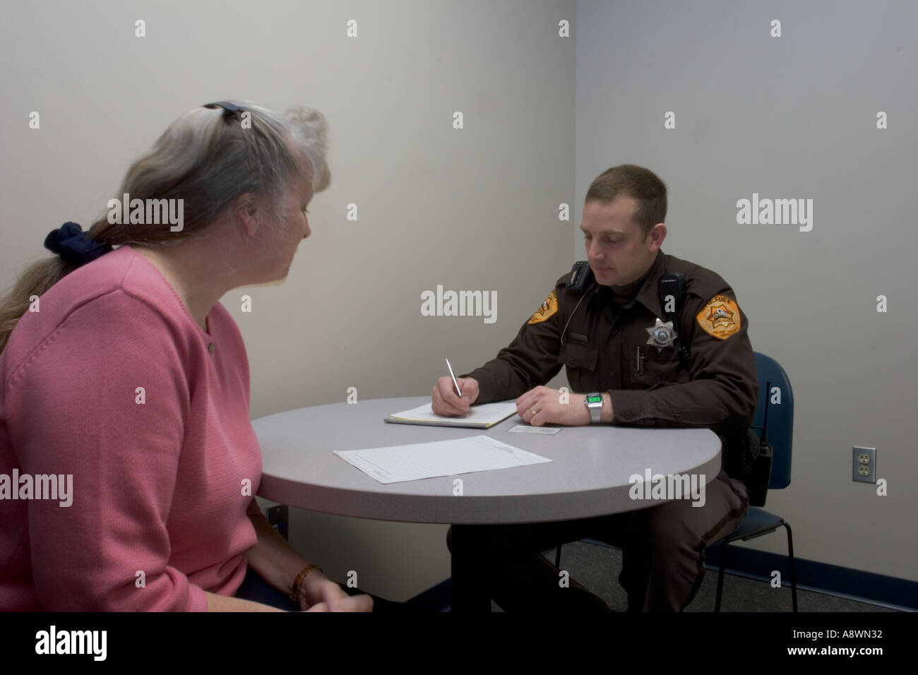 Police witness room hi-res stock photography and images - Alamy