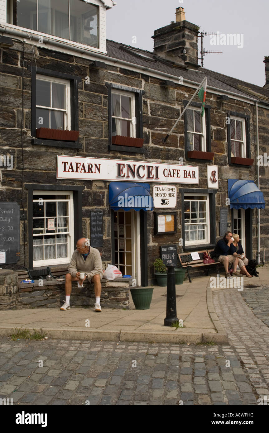 Cafe Encil bar inn pub Porthmadog Gwynedd Snowdonia national park north ...