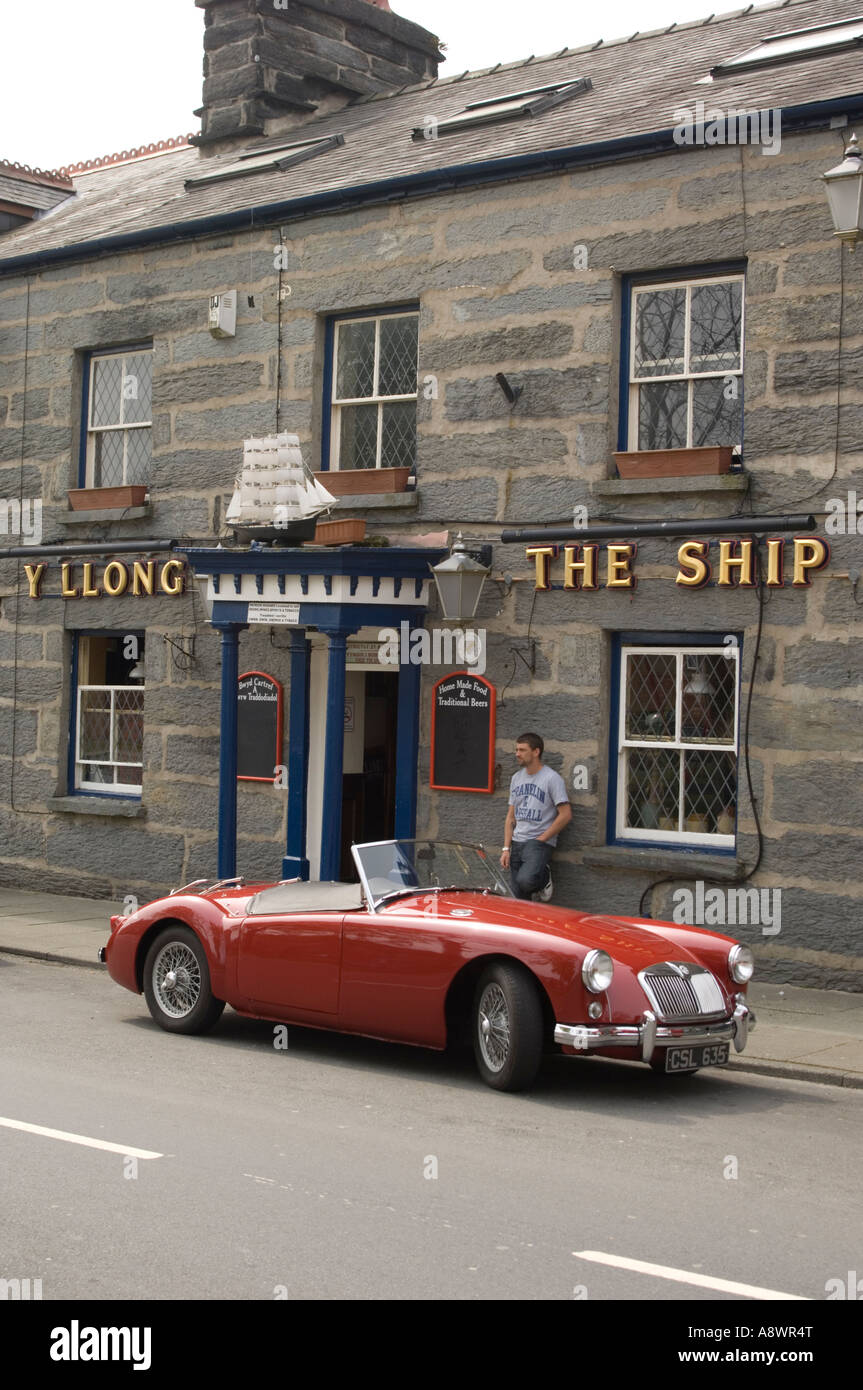 Pub with car park hi-res stock photography and images - Alamy