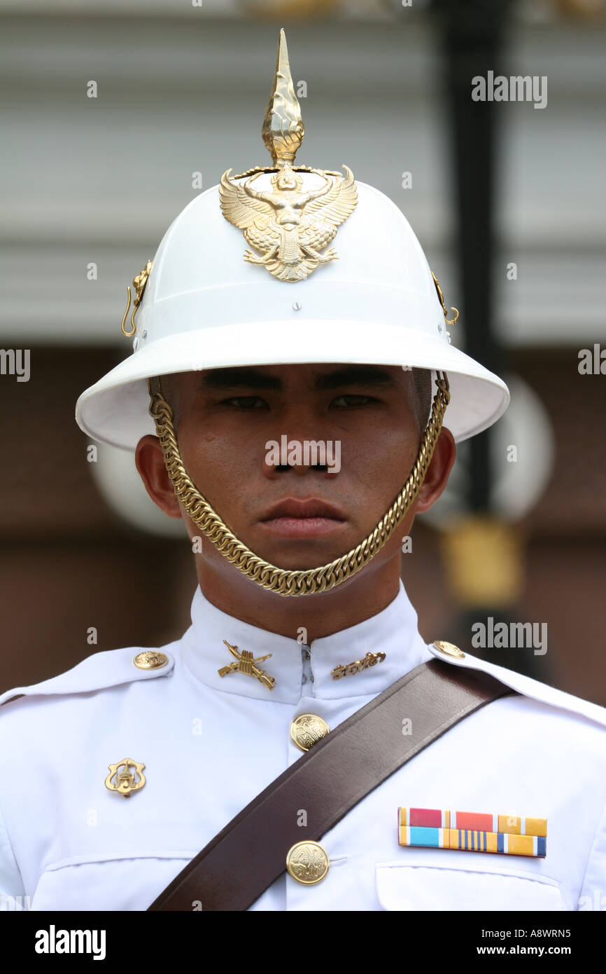 "Guard at royal palace bangkok thailand Stock Photo - Alamy