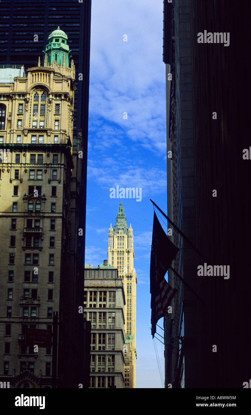 Street view of Empire State Building, New York, USA Stock Photo - Alamy