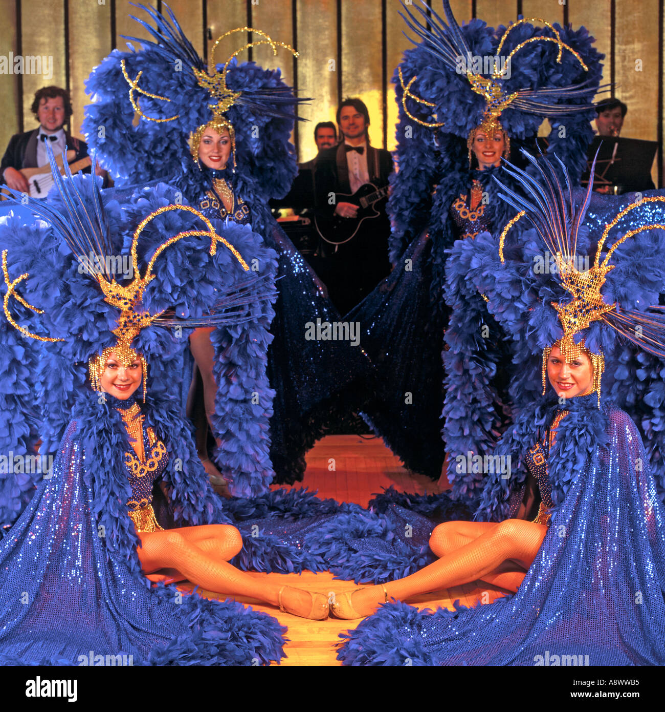 DANCERS AND BAND IN NIGHTCLUB Stock Photo - Alamy