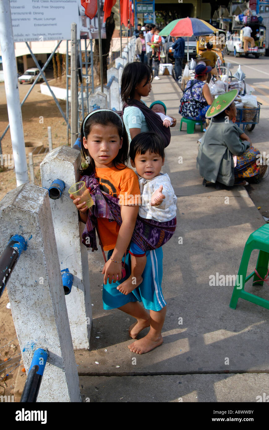 Beggars and children hi-res stock photography and images - Alamy