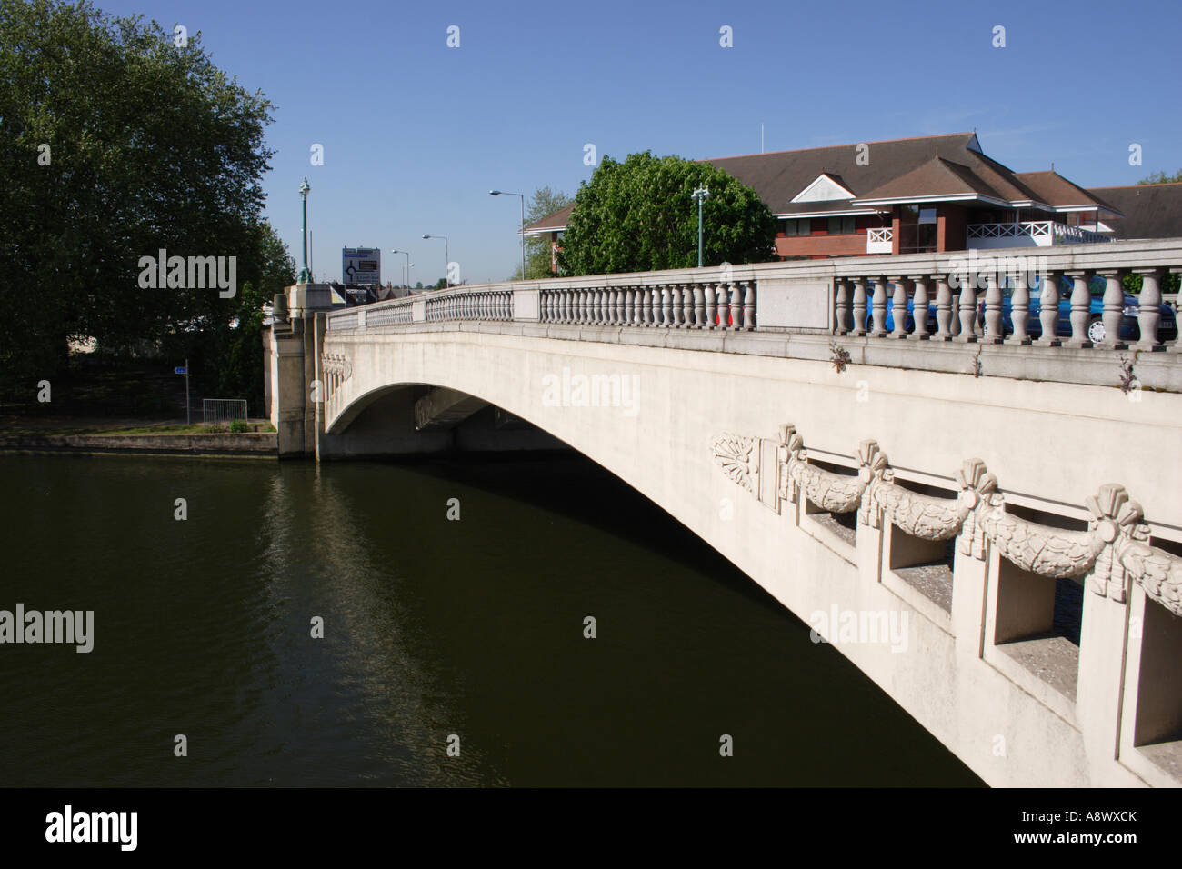 Reading berkshire summer river hi-res stock photography and images - Alamy