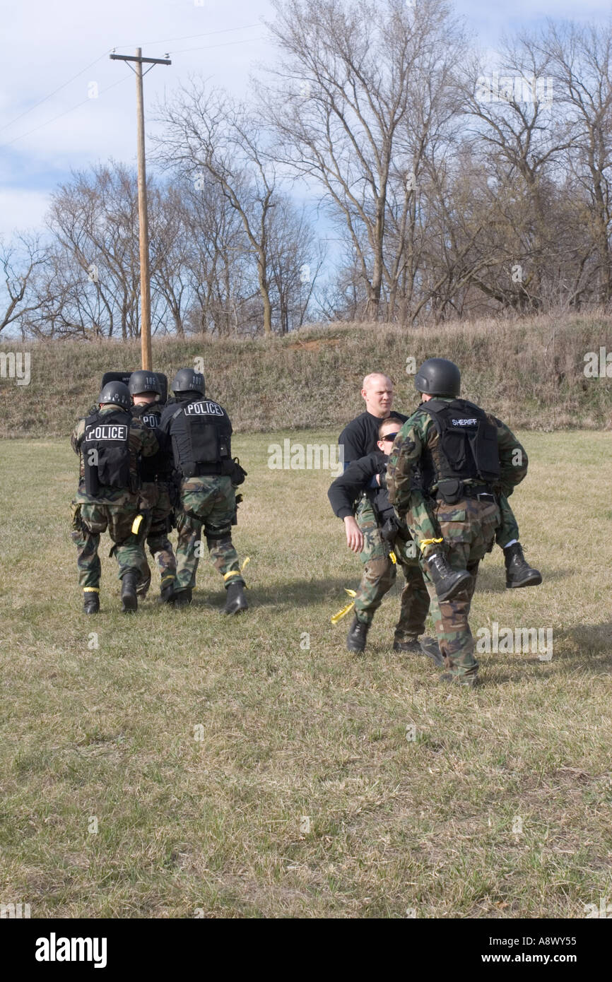 Saline county crisis intervention team hi-res stock photography and ...