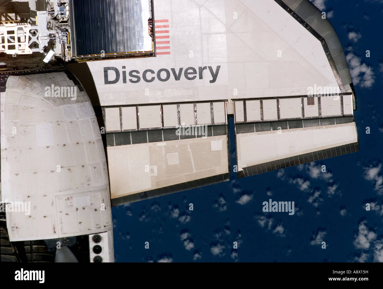 Space shuttle discovery wing hi-res stock photography and images - Alamy