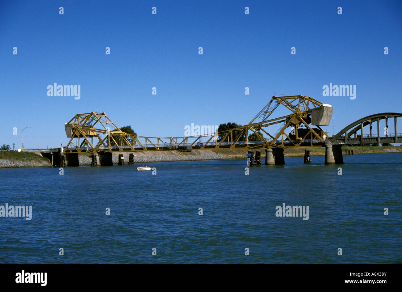 Drawbridge california hi-res stock photography and images - Alamy