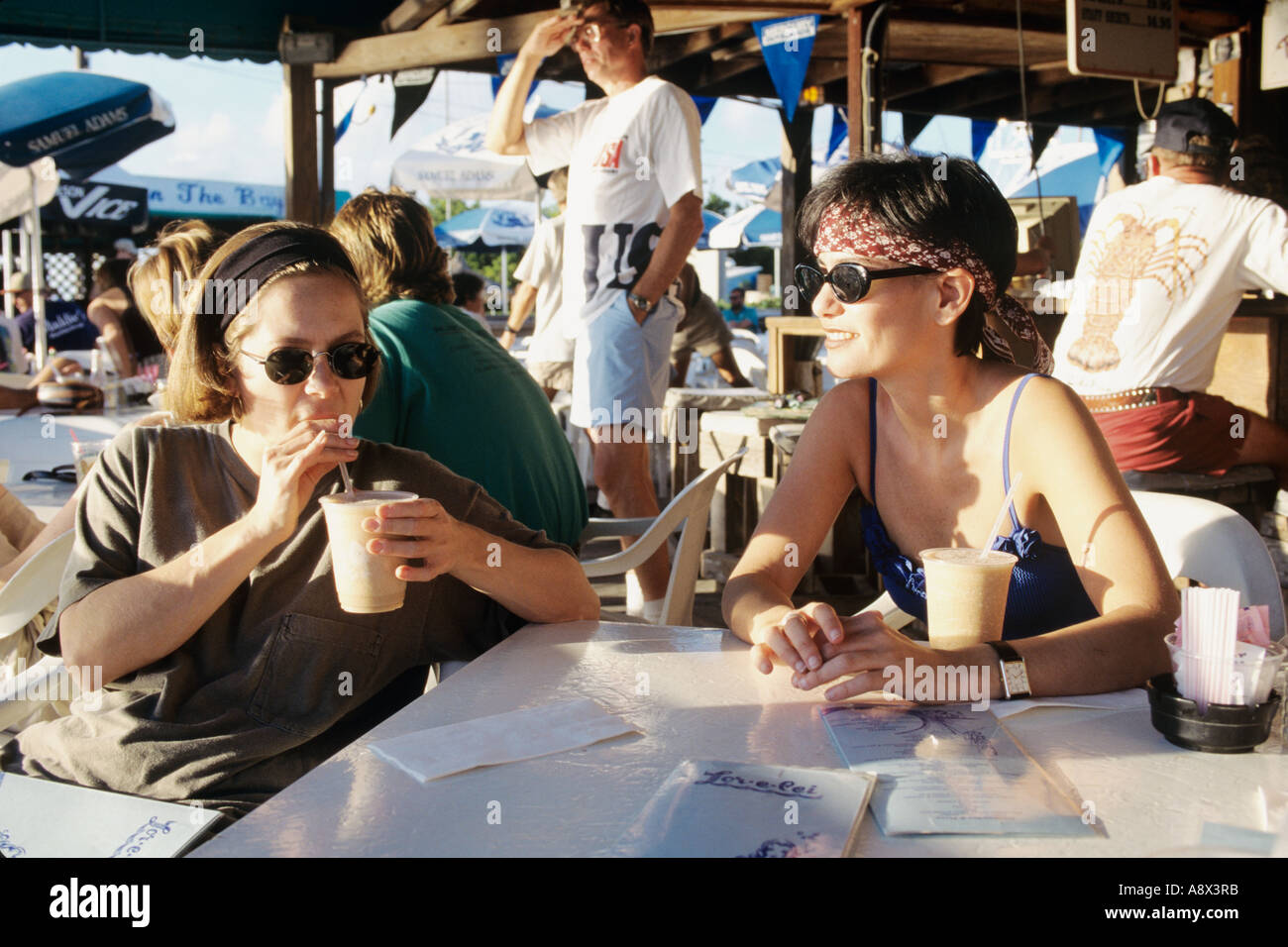 WOMEN AT OUTDOOR RESTAURANT, FLORIDA KEYS Stock Photo - Alamy