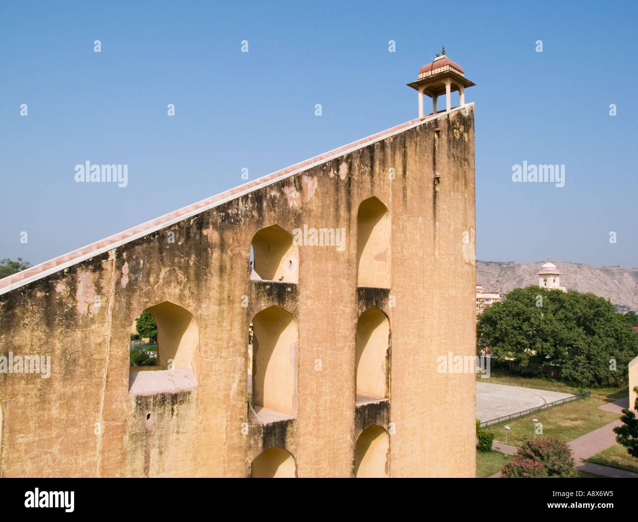 Large Samrat Yantra at Jantar Mantar Observatory largest sundial built ...